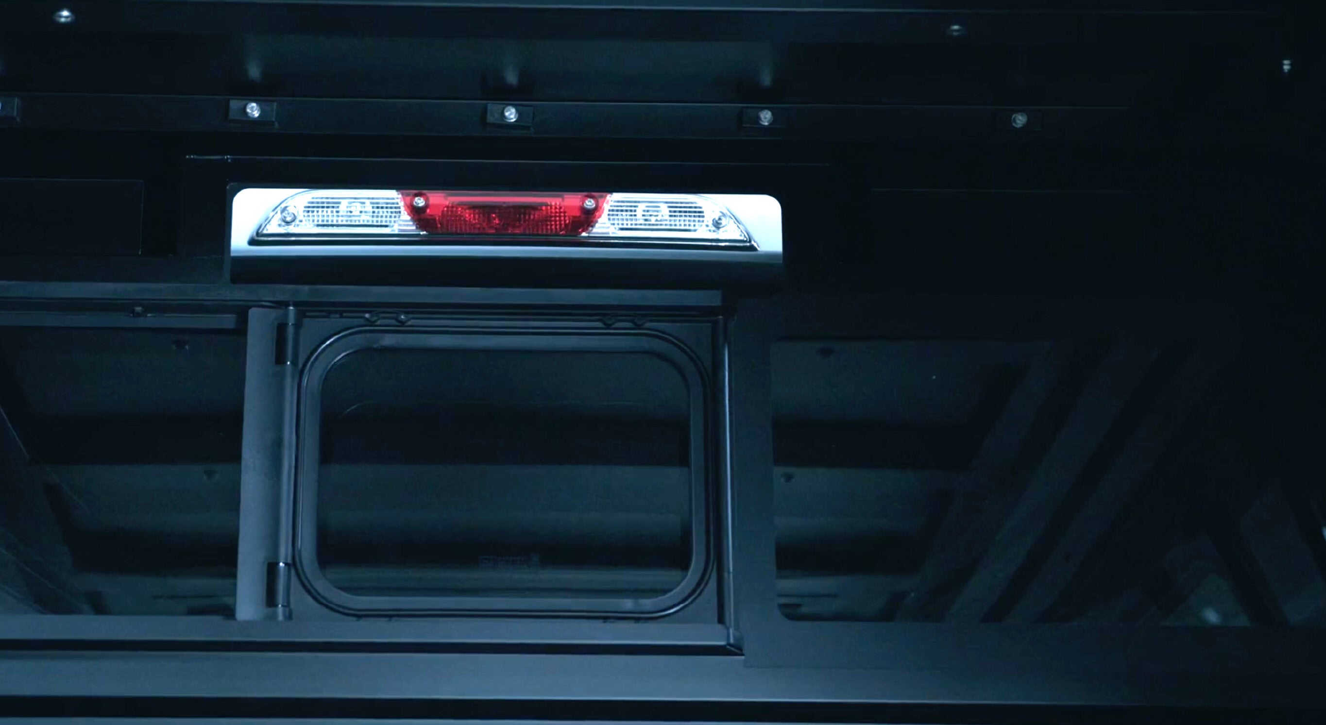 RSI EVO Sport Smart Bed Cap for 2023-2026 Ford F-250 & F-350 6.8ft Bed ...