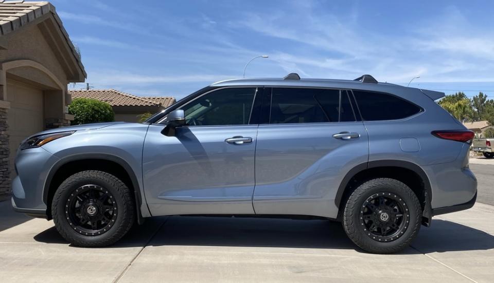 Rough Country 2" Lift Kit for 2020 Toyota Highlander 4WD — Recon Recovery