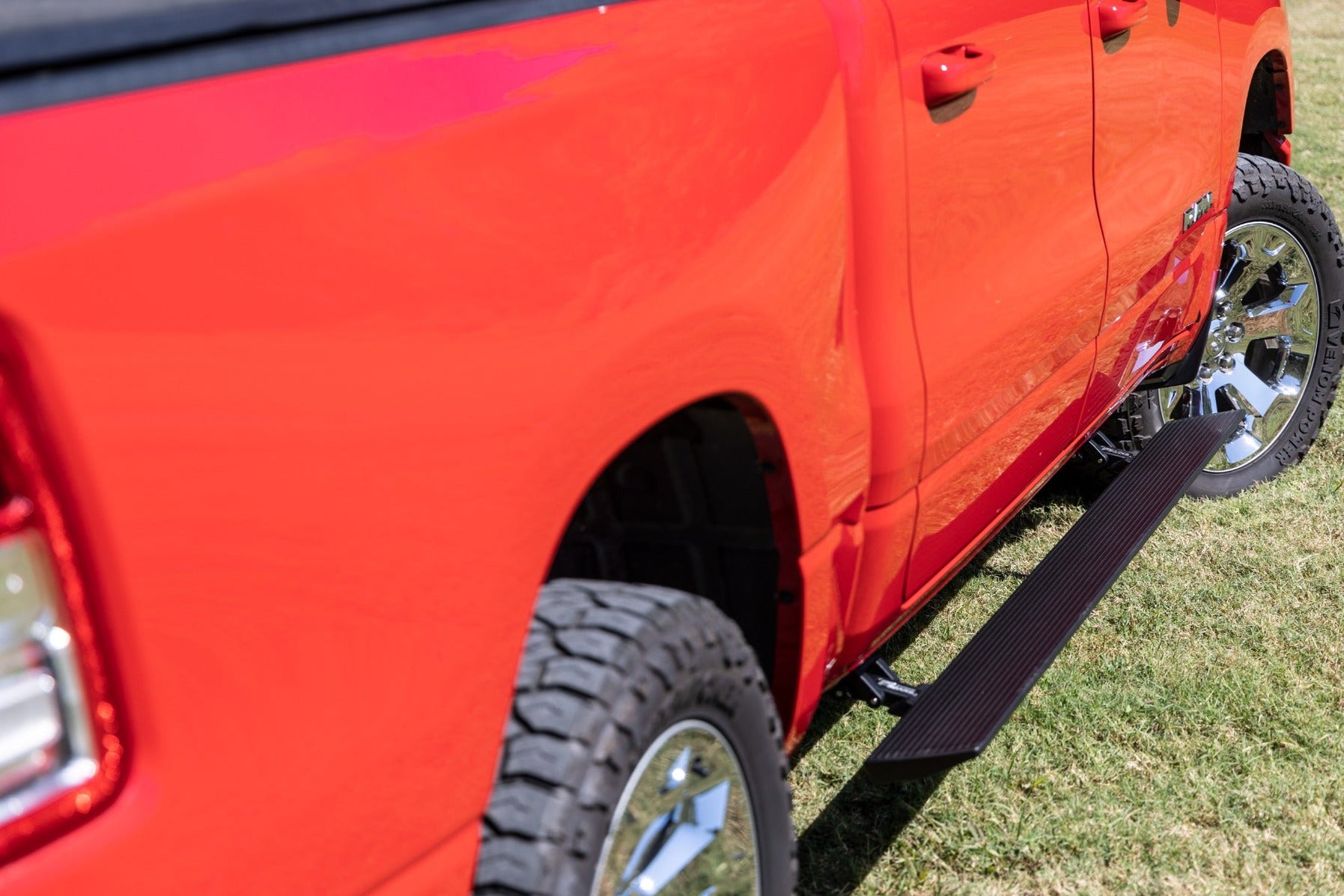 Rough Country Power Running Boards | Ram 1500 & TRX (2019–2025) — Recon ...